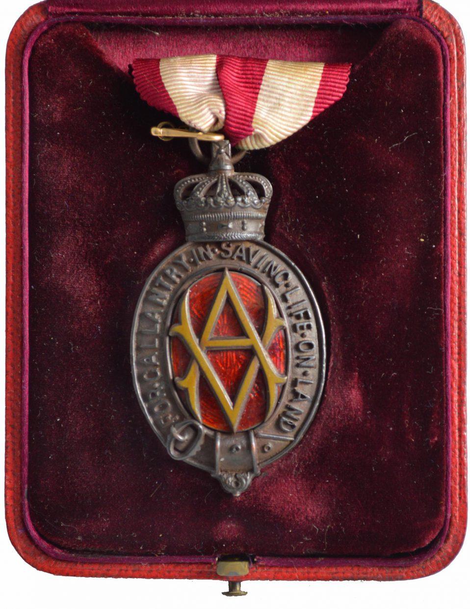 Heroic Stirling Postman - The Stirling Smith Art Gallery and Museum